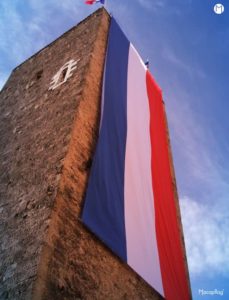 Le pavoisement XXL, le drapeau géant outil de communication impactant