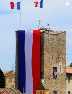 Focus sur les plus grands drapeaux, majestueux et hors normes